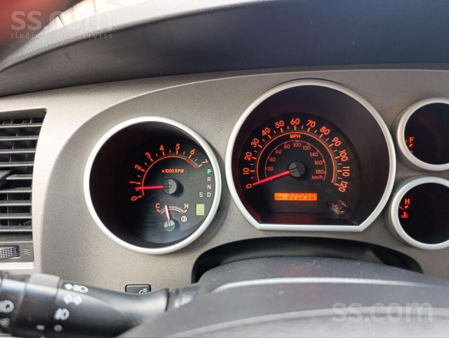 Black Toyota Tundra 2010 in Riga, with an engine capacity of 5.70 L and mileage of 220 thousand km for 14900 €, photo 8 on AUTOMOTO.COM.LV
