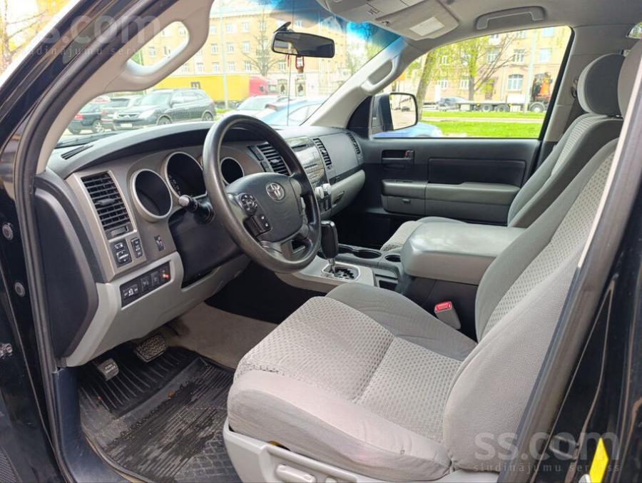 Black Toyota Tundra 2010 in Riga, with an engine capacity of 5.70 L and mileage of 220 thousand km for 14900 €, photo 9 on AUTOMOTO.COM.LV