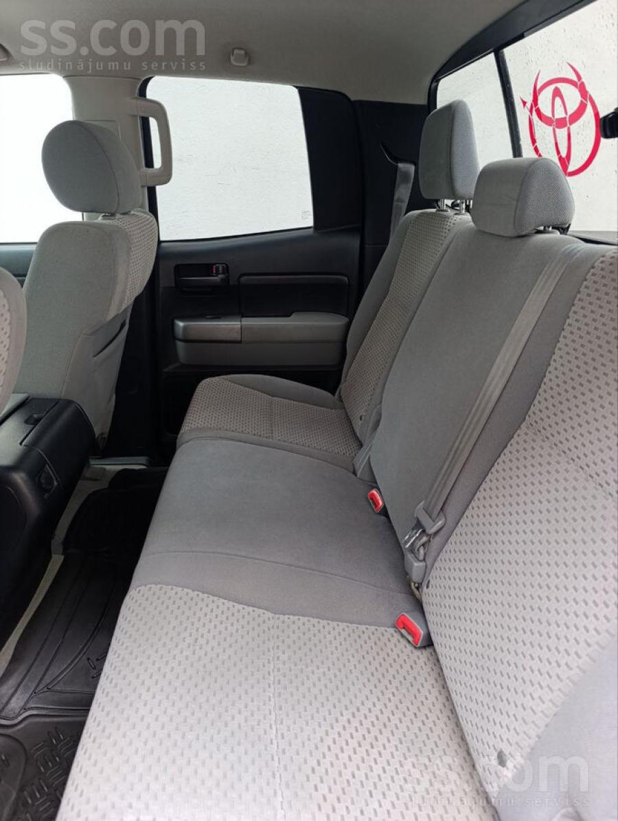 Black Toyota Tundra 2010 in Riga, with an engine capacity of 5.70 L and mileage of 220 thousand km for 14900 €, photo 11 on AUTOMOTO.COM.LV