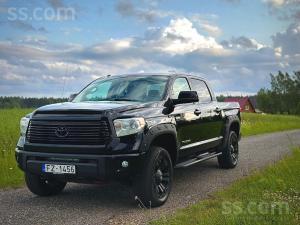 Melns Toyota Tundra 2017 Ogre, ar dzinēja tilpumu 5.70 L un nobraukumu 300 tūkst. km par 29000 €, foto 1 vietnē AUTOMOTO.COM.LV