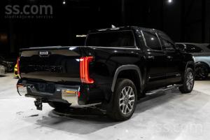 Melns Toyota Tundra 2024 Rīga, ar dzinēja tilpumu 3.50 L un nobraukumu 20 tūkst. km par 73000 €, foto 5 vietnē AUTOMOTO.COM.LV