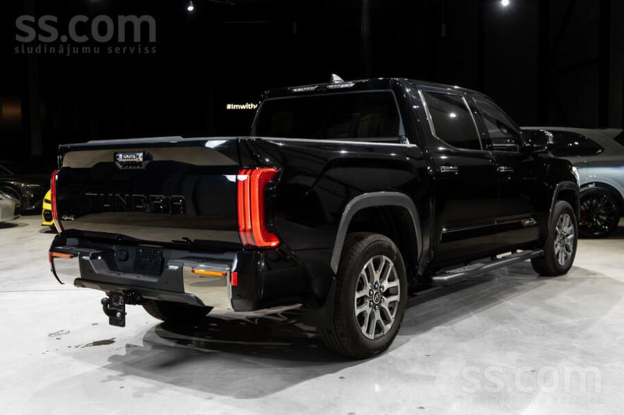 Melns Toyota Tundra 2024 Rīga, ar dzinēja tilpumu 3.50 L un nobraukumu 20 tūkst. km par 73000 €, foto 5 vietnē AUTOMOTO.COM.LV