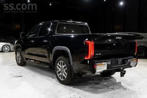 Melns Toyota Tundra 2024 Rīga, ar dzinēja tilpumu 3.50 L un nobraukumu 20 tūkst. km par 73000 €, foto 7 vietnē AUTOMOTO.COM.LV