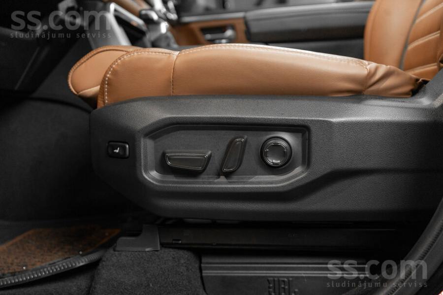 Melns Toyota Tundra 2024 Rīga, ar dzinēja tilpumu 3.50 L un nobraukumu 20 tūkst. km par 73000 €, foto 18 vietnē AUTOMOTO.COM.LV