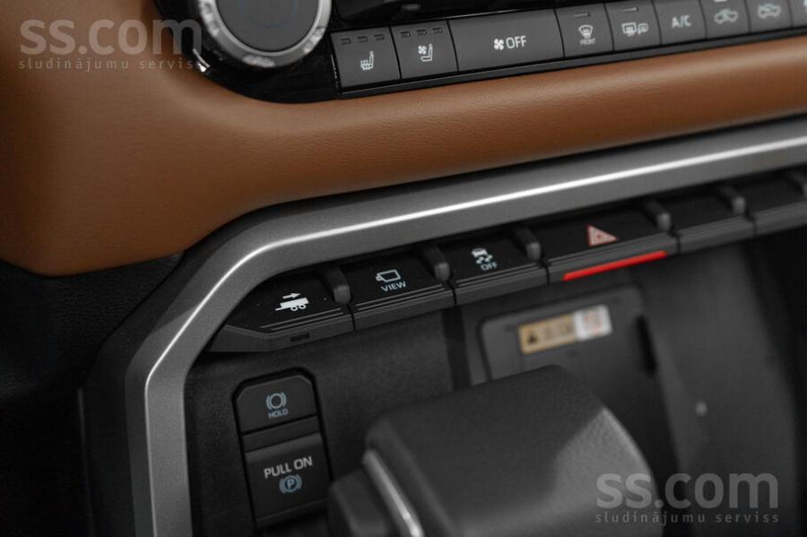 Melns Toyota Tundra 2024 Rīga, ar dzinēja tilpumu 3.50 L un nobraukumu 20 tūkst. km par 73000 €, foto 34 vietnē AUTOMOTO.COM.LV