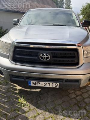 Grey Toyota Tundra 2010 in Ogre, with an engine capacity of 5.70 L and mileage of 248 thousand km for 18000 €, photo 1 on AUTOMOTO.COM.LV