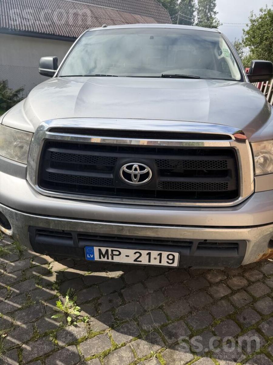 Grey Toyota Tundra 2010 in Ogre, with an engine capacity of 5.70 L and mileage of 248 thousand km for 18000 €, photo 1 on AUTOMOTO.COM.LV