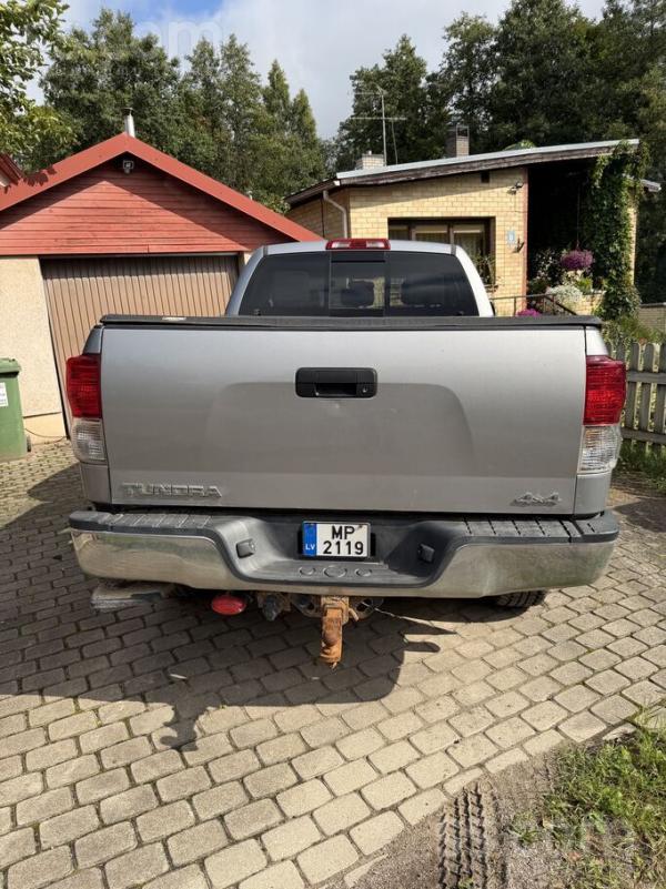 Grey Toyota Tundra 2010 in Ogre, with an engine capacity of 5.70 L and mileage of 248 thousand km for 18000 €, photo 4 on AUTOMOTO.COM.LV