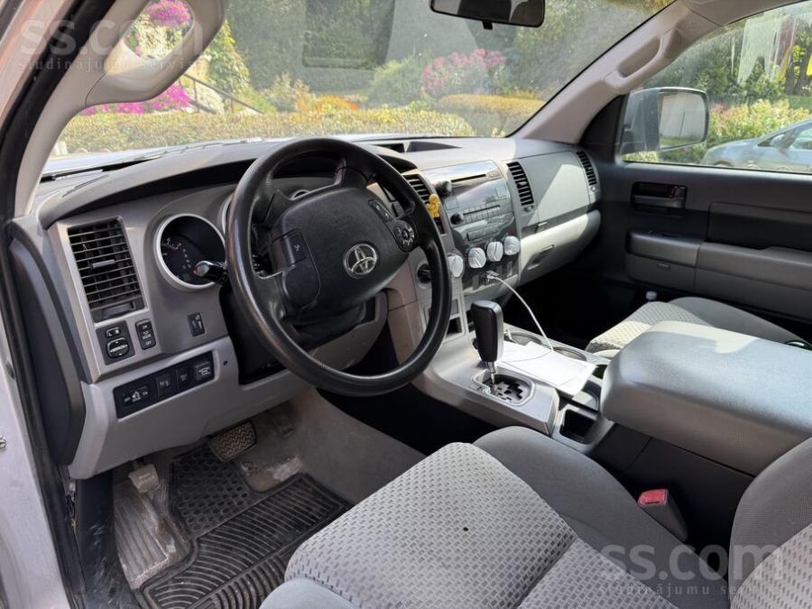 Grey Toyota Tundra 2010 in Ogre, with an engine capacity of 5.70 L and mileage of 248 thousand km for 18000 €, photo 6 on AUTOMOTO.COM.LV
