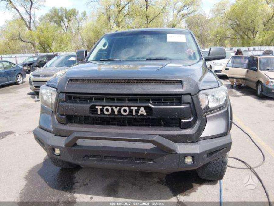 Grey Toyota Tundra 2016 in Klaipeda, with an engine capacity of 5.66 L and mileage of 195 thousand km for 9995 €, photo 14 on AUTOMOTO.COM.LV