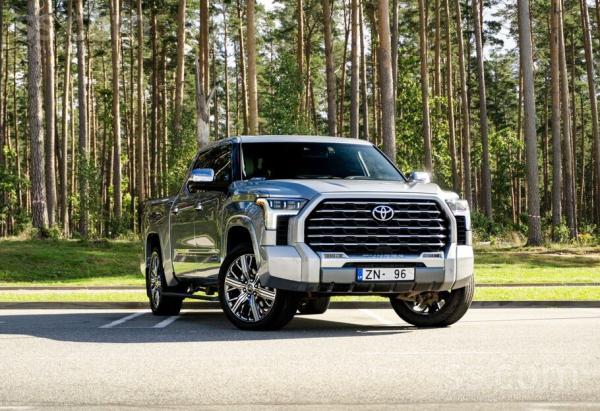 Grey Toyota Tundra 2022 in Riga, with an engine capacity of 3.50 L and mileage of 79 thousand km for 77190 €, photo 2 on AUTOMOTO.COM.LV