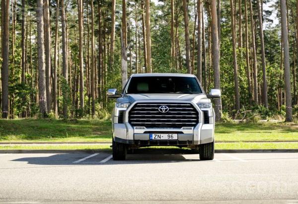 Grey Toyota Tundra 2022 in Riga, with an engine capacity of 3.50 L and mileage of 79 thousand km for 77190 €, photo 3 on AUTOMOTO.COM.LV