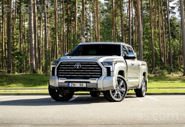 Grey Toyota Tundra 2022 in Riga, with an engine capacity of 3.50 L and mileage of 79 thousand km for 77190 €, photo 4 on AUTOMOTO.COM.LV