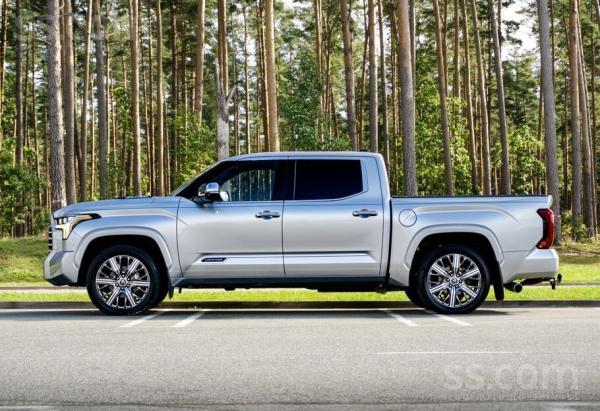 Grey Toyota Tundra 2022 in Riga, with an engine capacity of 3.50 L and mileage of 79 thousand km for 77190 €, photo 5 on AUTOMOTO.COM.LV