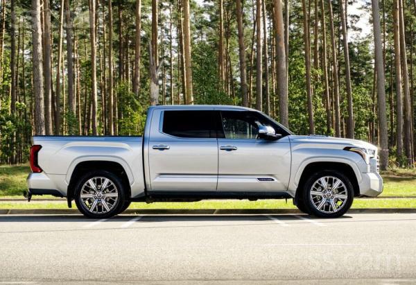 Grey Toyota Tundra 2022 in Riga, with an engine capacity of 3.50 L and mileage of 79 thousand km for 77190 €, photo 9 on AUTOMOTO.COM.LV
