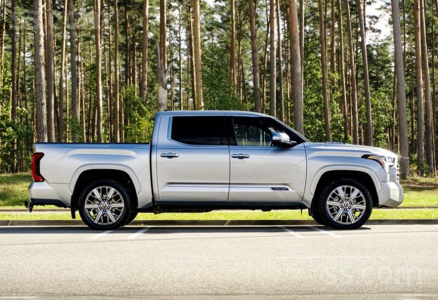 Pelēks Toyota Tundra 2022 Rīga, ar dzinēja tilpumu 3.50 L un nobraukumu 79 tūkst. km par 77190 €, foto 10 vietnē AUTOMOTO.COM.LV