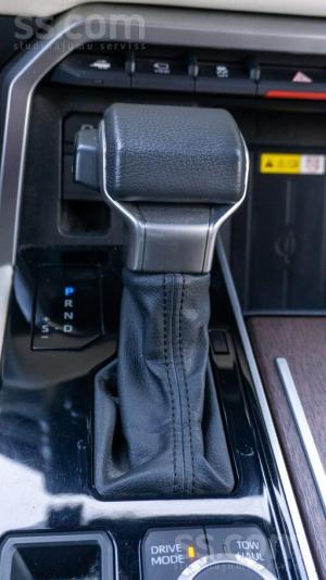 Pelēks Toyota Tundra 2022 Rīga, ar dzinēja tilpumu 3.50 L un nobraukumu 79 tūkst. km par 77190 €, foto 17 vietnē AUTOMOTO.COM.LV