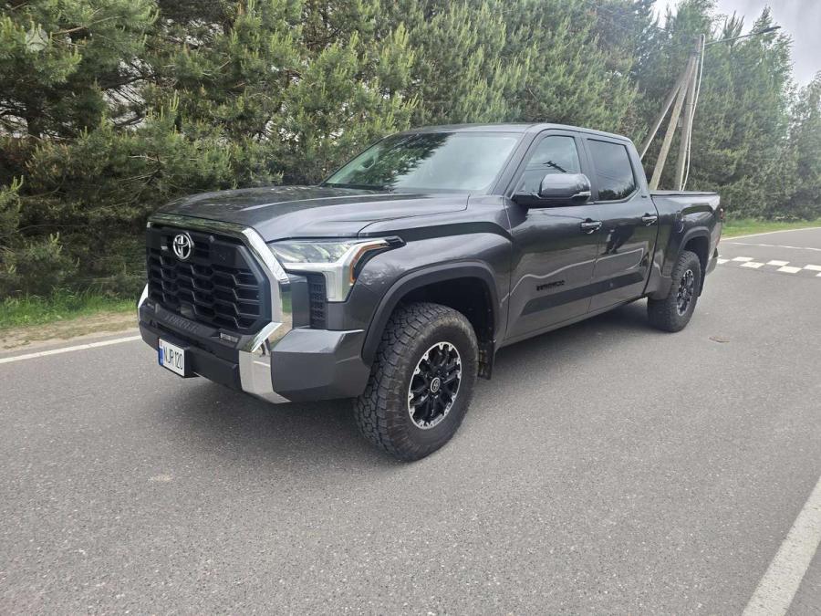 Grey Toyota Tundra 2024 in Vilnius, with an engine capacity of 3.45 L and mileage of 17 thousand km for 50500 €, photo 1 on AUTOMOTO.COM.LV