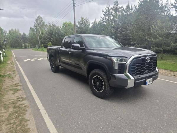 Pelēks Toyota Tundra 2024 Viļņa, ar dzinēja tilpumu 3.45 L un nobraukumu 17 tūkst. km par 50500 €, foto 2 vietnē AUTOMOTO.COM.LV