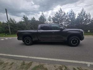 Grey Toyota Tundra 2024 in Vilnius, with an engine capacity of 3.45 L and mileage of 17 thousand km for 50500 €, photo 5 on AUTOMOTO.COM.LV