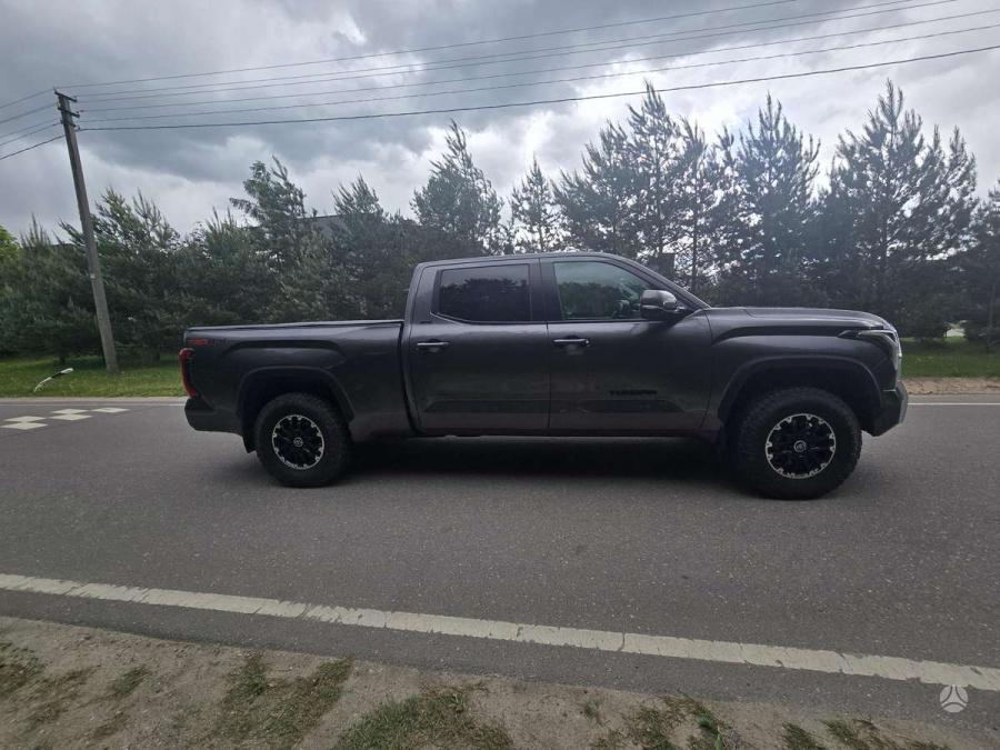 Grey Toyota Tundra 2024 in Vilnius, with an engine capacity of 3.45 L and mileage of 17 thousand km for 50500 €, photo 5 on AUTOMOTO.COM.LV