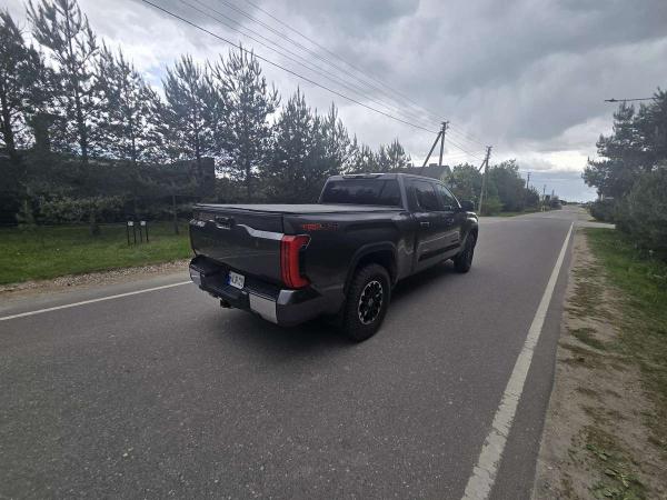 Pelēks Toyota Tundra 2024 Viļņa, ar dzinēja tilpumu 3.45 L un nobraukumu 17 tūkst. km par 50500 €, foto 5 vietnē AUTOMOTO.COM.LV