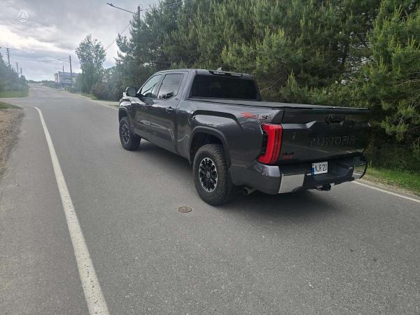 Pelēks Toyota Tundra 2024 Viļņa, ar dzinēja tilpumu 3.45 L un nobraukumu 17 tūkst. km par 50500 €, foto 6 vietnē AUTOMOTO.COM.LV