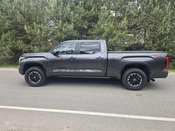 Pelēks Toyota Tundra 2024 Viļņa, ar dzinēja tilpumu 3.45 L un nobraukumu 17 tūkst. km par 50500 €, foto 10 vietnē AUTOMOTO.COM.LV