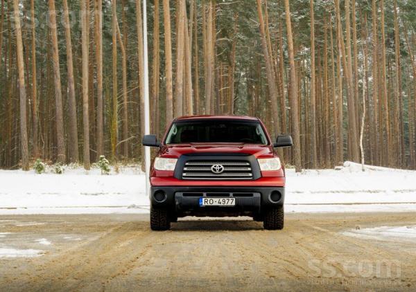 Red Toyota Tundra 2009 in Riga, with an engine capacity of 5.70 L and mileage of 295 thousand km for 18190 €, photo 3 on AUTOMOTO.COM.LV