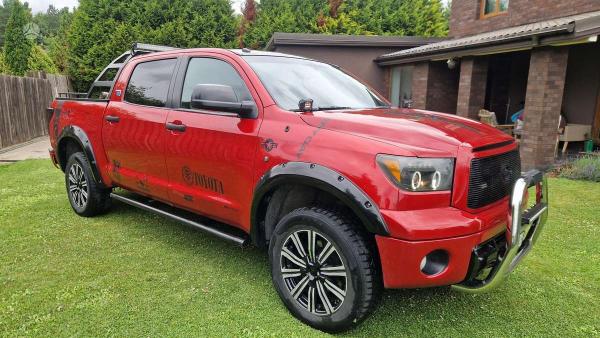 Sarkans Toyota Tundra 2012 Kretinga, ar dzinēja tilpumu 5.66 L un nobraukumu 150 tūkst. km par 19999 €, foto 1 vietnē AUTOMOTO.COM.LV