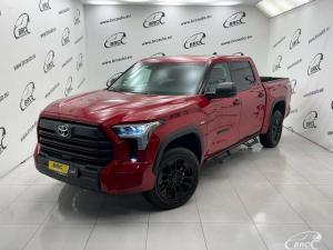 Sarkans Toyota Tundra 2022 Viļņa, ar dzinēja tilpumu 3.45 L un nobraukumu 12 tūkst. km par 51000 €, foto  vietnē AUTOMOTO.COM.LV