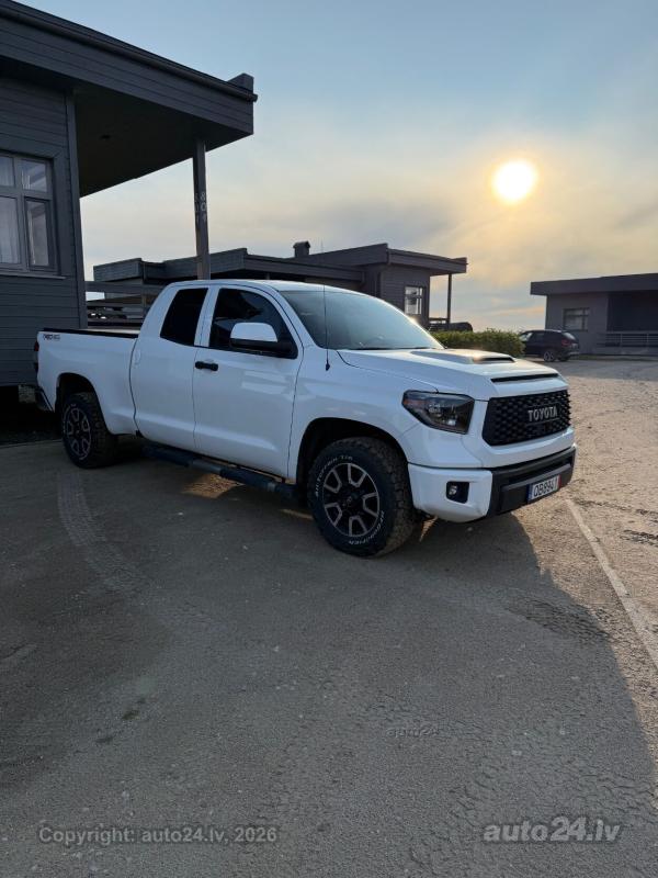 White Toyota Tundra 2018 in Limbazi, with an engine capacity of 4.60 L and mileage of 241 thousand km for 19900 €, photo 1 on AUTOMOTO.COM.LV