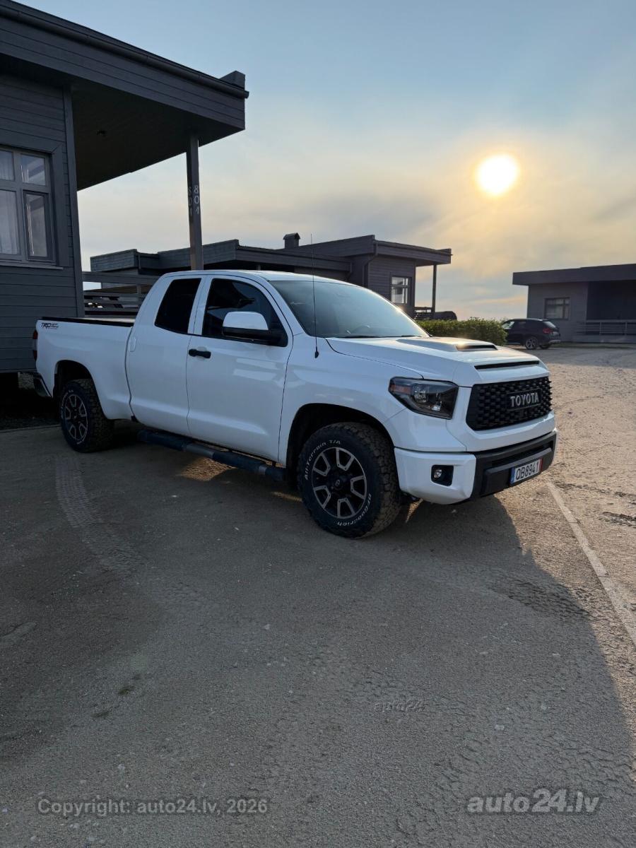 White Toyota Tundra 2018 in Limbazi, with an engine capacity of 4.60 L and mileage of 241 thousand km for 19900 €, photo 1 on AUTOMOTO.COM.LV