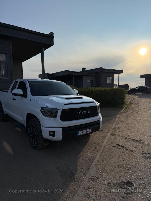 White Toyota Tundra 2018 in Limbazi, with an engine capacity of 4.60 L and mileage of 241 thousand km for 19900 €, photo 2 on AUTOMOTO.COM.LV