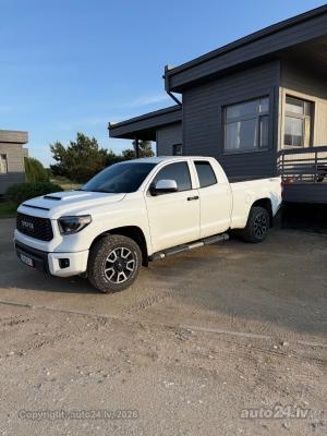 White Toyota Tundra 2018 in Limbazi, with an engine capacity of 4.60 L and mileage of 241 thousand km for 19900 €, photo 4 on AUTOMOTO.COM.LV