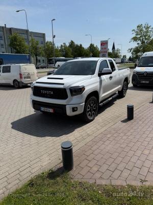 White Toyota Tundra 2018 in Limbazi, with an engine capacity of 4.60 L and mileage of 241 thousand km for 19900 €, photo 6 on AUTOMOTO.COM.LV