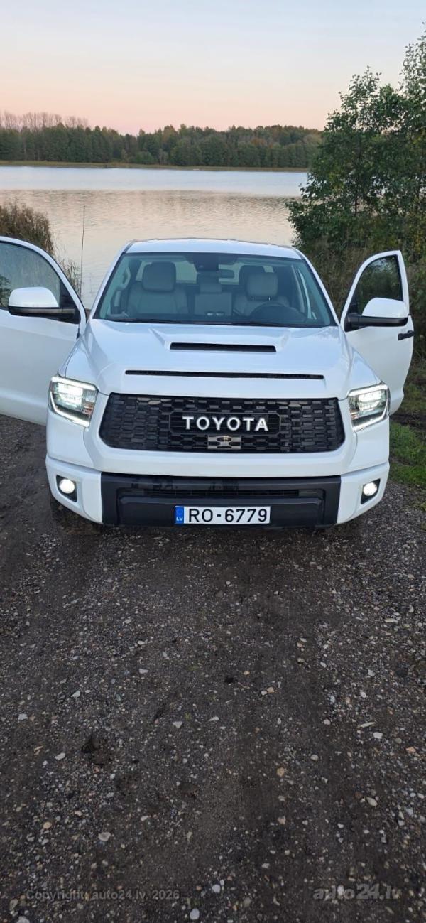 White Toyota Tundra 2018 in Limbazi, with an engine capacity of 4.60 L and mileage of 241 thousand km for 19900 €, photo 6 on AUTOMOTO.COM.LV