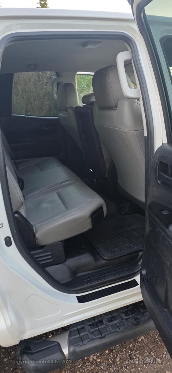 White Toyota Tundra 2018 in Limbazi, with an engine capacity of 4.60 L and mileage of 241 thousand km for 19900 €, photo 8 on AUTOMOTO.COM.LV
