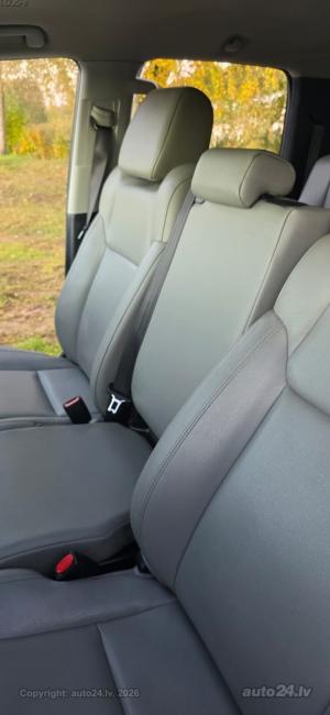 White Toyota Tundra 2018 in Limbazi, with an engine capacity of 4.60 L and mileage of 241 thousand km for 19900 €, photo 11 on AUTOMOTO.COM.LV