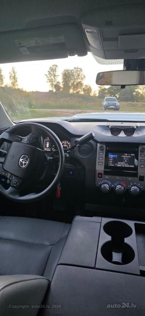 White Toyota Tundra 2018 in Limbazi, with an engine capacity of 4.60 L and mileage of 241 thousand km for 19900 €, photo 13 on AUTOMOTO.COM.LV