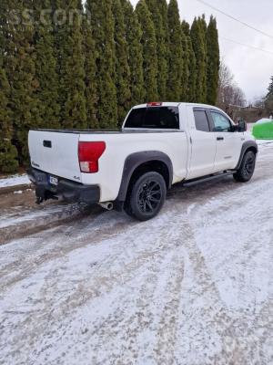 White Toyota Tundra 2007 in Riga, with an engine capacity of 5.70 L and mileage of 350 thousand km for 15000 €, photo 3 on AUTOMOTO.COM.LV
