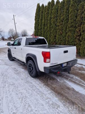 White Toyota Tundra 2007 in Riga, with an engine capacity of 5.70 L and mileage of 350 thousand km for 15000 €, photo 4 on AUTOMOTO.COM.LV