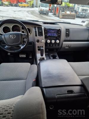 White Toyota Tundra 2007 in Riga, with an engine capacity of 5.70 L and mileage of 350 thousand km for 15000 €, photo 11 on AUTOMOTO.COM.LV