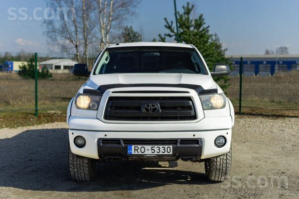 White Toyota Tundra 2011 in Riga, with an engine capacity of 5.70 L and mileage of 171 thousand km for 23990 €, photo 2 on AUTOMOTO.COM.LV