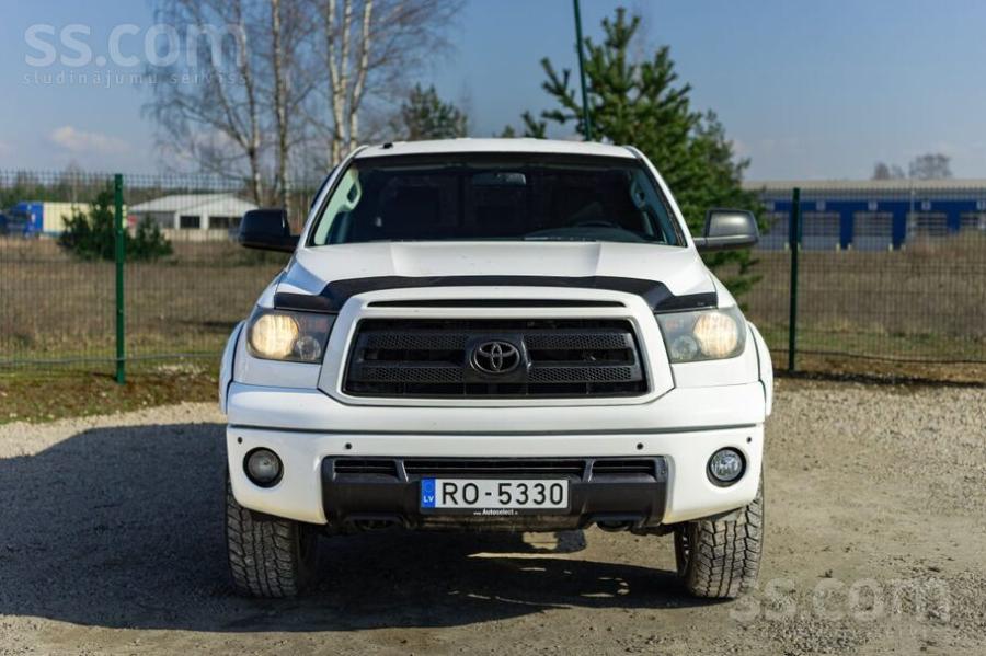 White Toyota Tundra 2011 in Riga, with an engine capacity of 5.70 L and mileage of 171 thousand km for 23990 €, photo 2 on AUTOMOTO.COM.LV