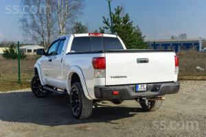White Toyota Tundra 2011 in Riga, with an engine capacity of 5.70 L and mileage of 171 thousand km for 23990 €, photo 4 on AUTOMOTO.COM.LV