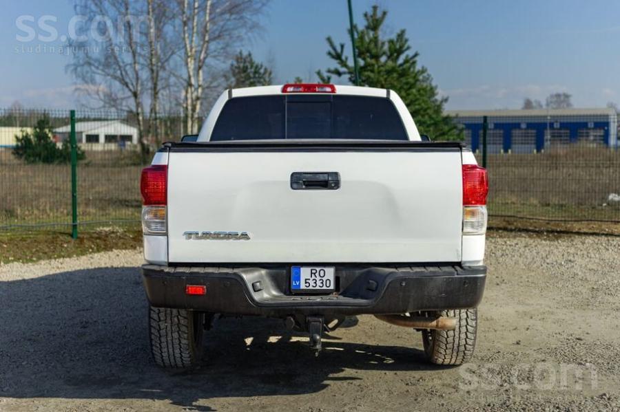 White Toyota Tundra 2011 in Riga, with an engine capacity of 5.70 L and mileage of 171 thousand km for 23990 €, photo 5 on AUTOMOTO.COM.LV