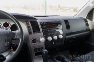 White Toyota Tundra 2011 in Riga, with an engine capacity of 5.70 L and mileage of 171 thousand km for 23990 €, photo 18 on AUTOMOTO.COM.LV
