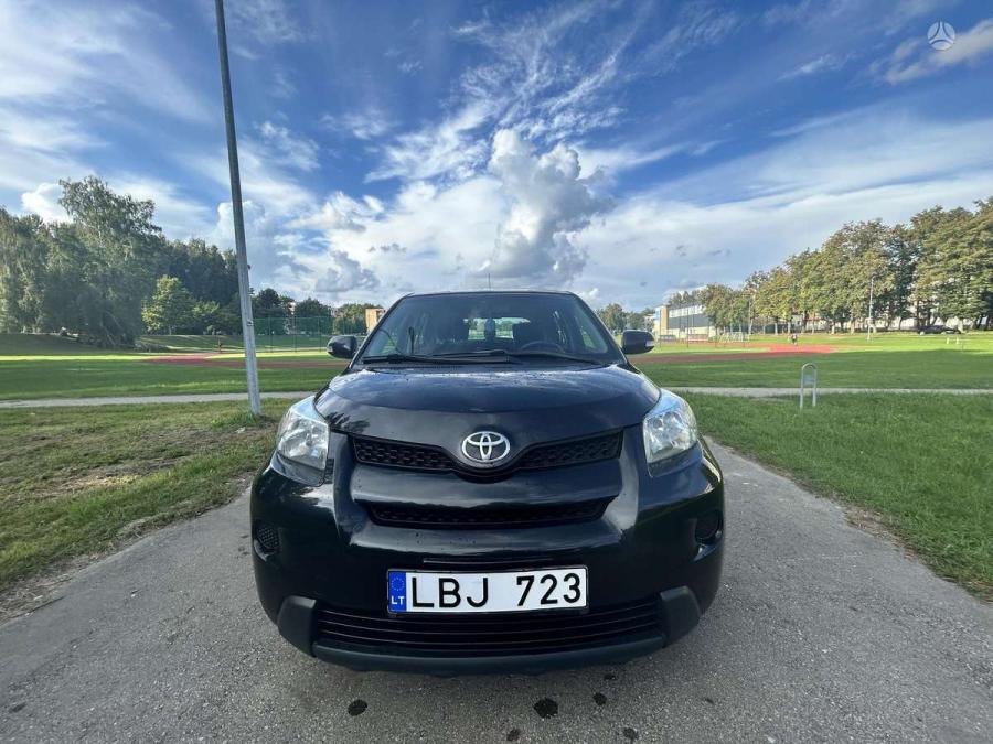 Black Toyota Urban Cruiser 2009 in Elektrenai, with an engine capacity of 1.33 L and mileage of 304 thousand km for 3000 €, photo 1 on AUTOMOTO.COM.LV