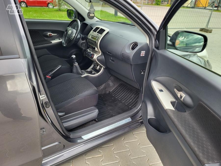 Pelēks Toyota Urban Cruiser 2009 Šauļi, ar dzinēja tilpumu 1.40 L un nobraukumu 360 tūkst. km par 4350 €, foto 19 vietnē AUTOMOTO.COM.LV